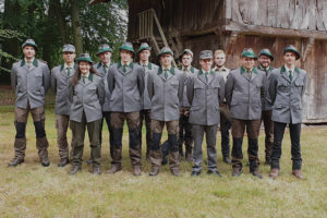 13 frisch gebackene Revierjäger - Bundesverband Deutscher Berufsjäger (BDB)